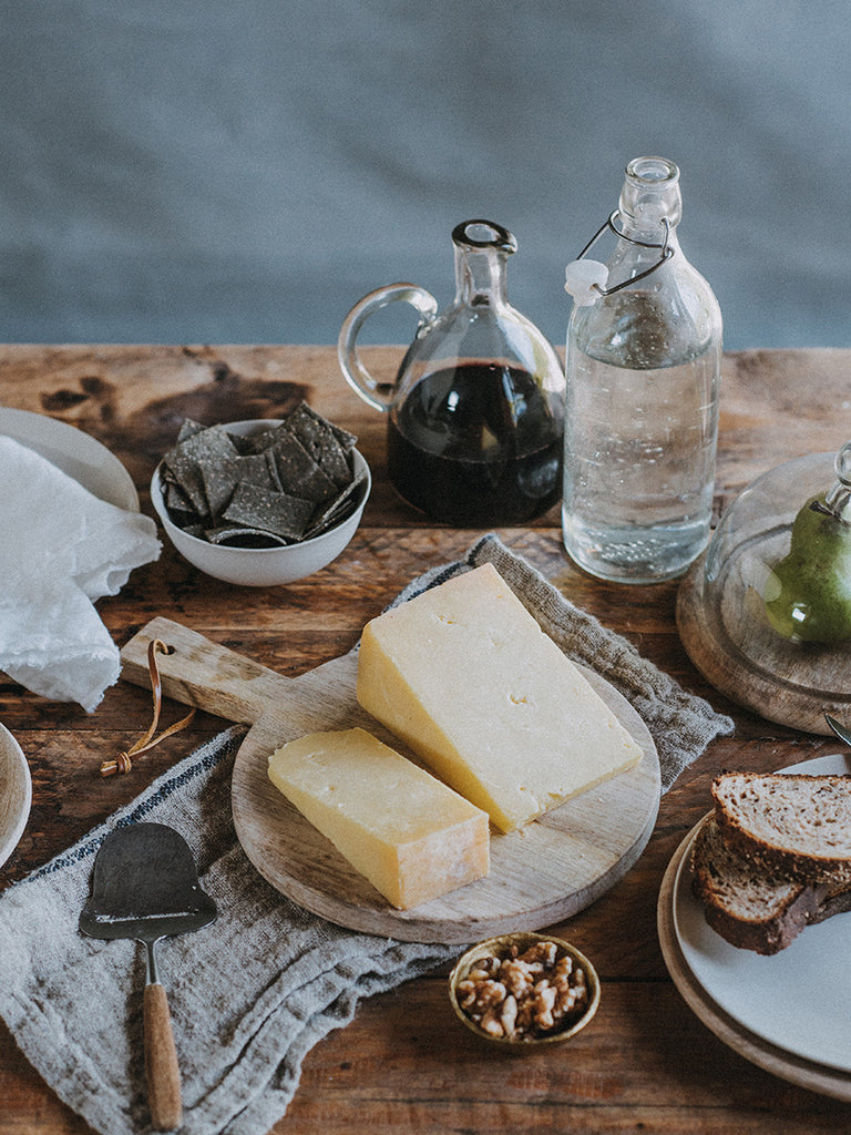 Quicke's Vintage Clothbound Cheddar Cheese | Quicke's